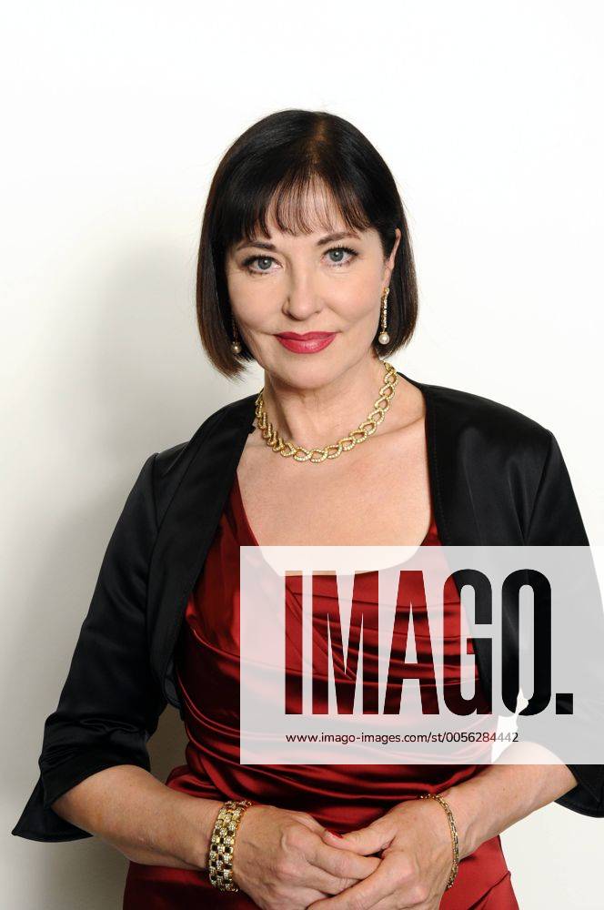 Die Schauspielerin Isa Jank posiert am 14.11.2011 bei einem Fototermin ...