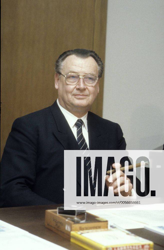 Peter Tamm 12 86 vZ Mann Verlagsmanager Verlag Management Manager ...