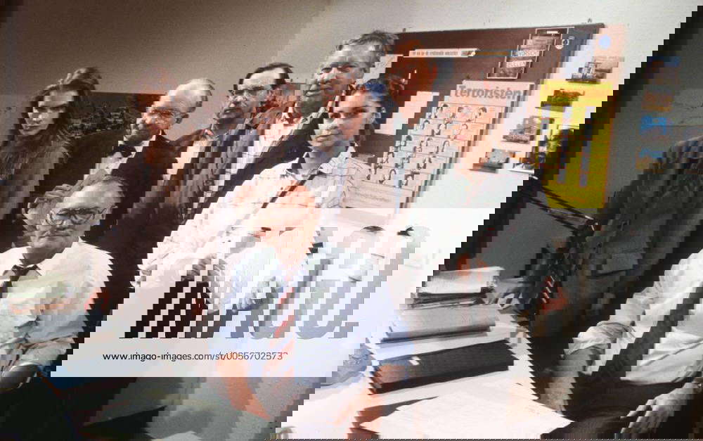 SOKO 5113 (ZDF) v.li.: K. van Eyck,J.Wichmann,W.Klaus,H.Bau- mann,O.Pascal, vorne W.Kreindl quer hal