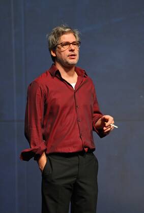 Peter Rene Lüdicke als George in WER HAT ANGST VOR VIRGINIA WOOLF? von ...