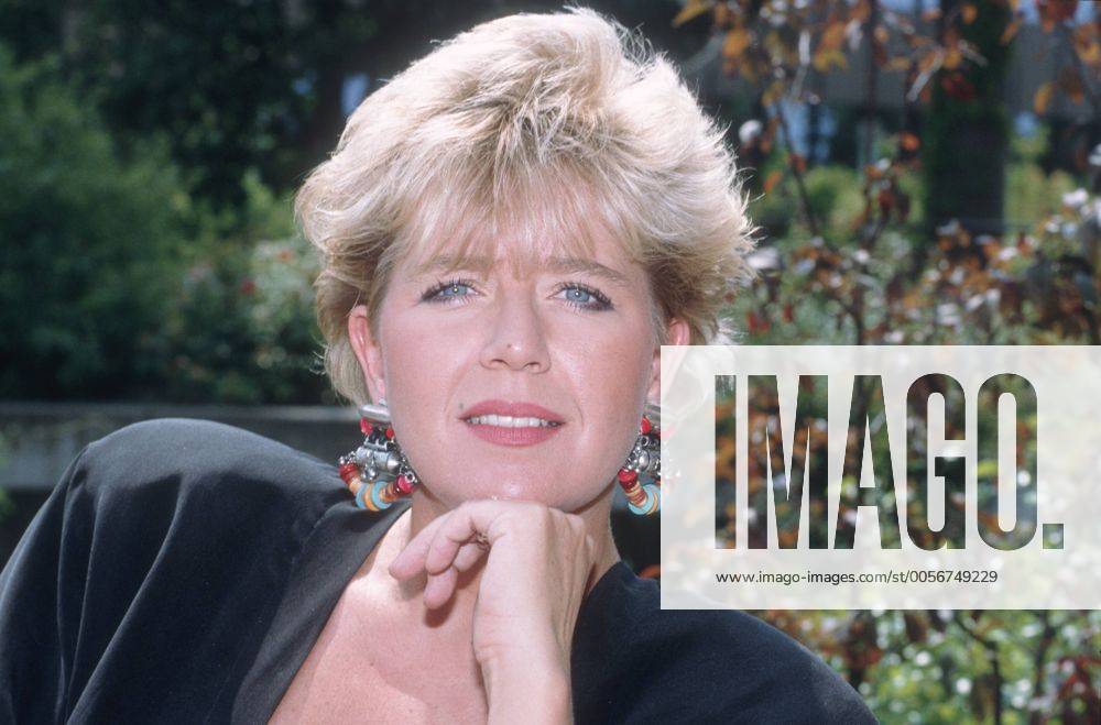 Susan Nielebock 08 91 nou Frau Film Produktion blond Schmuck kurzhaarig ...