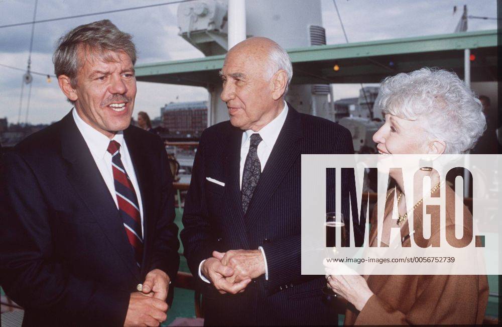 Unsere Hagenbecks (ZDF) Peter Striebeck (li.) und Charles Regnier 06 91 ...