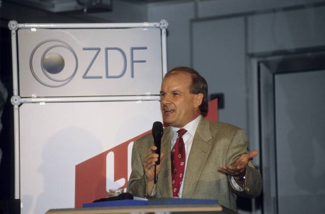 Peter Hahne 09 94 her Mann Fernsehen Journalismus Moderation quer halb ...