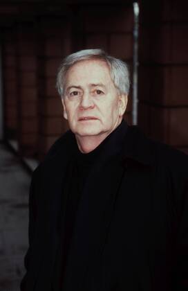 Istvan Szabo 03 96 am Regie Film Kino Ungarn Mann grauhaarig seriös Mantel schwarz hoch Portrait