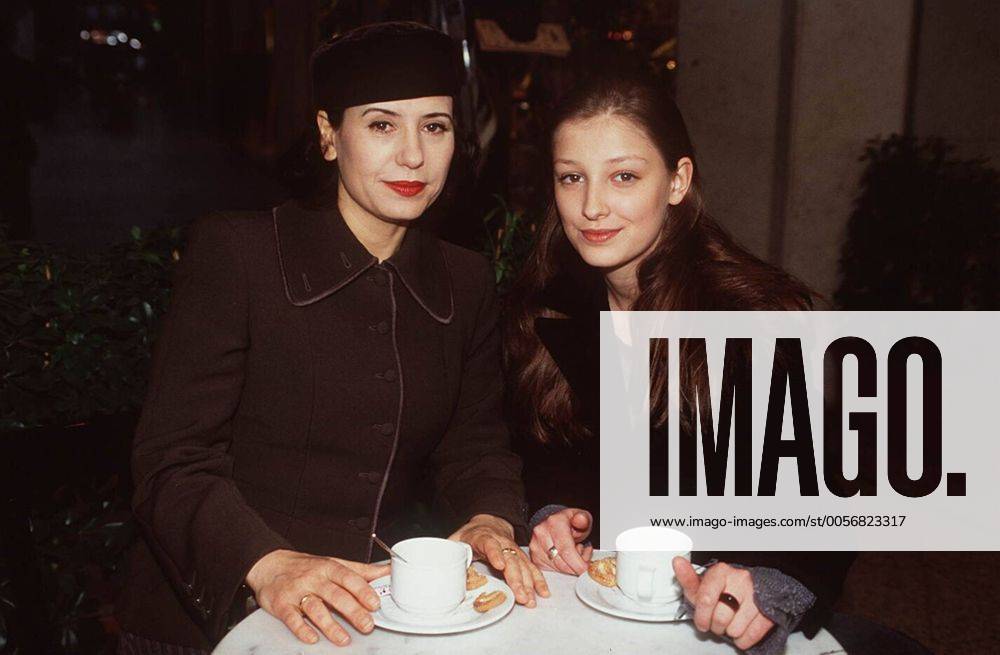 Alexandra Maria Lara (re.) und Brigitte Karner in Mensch, Pia! (ZDF) 01 ...