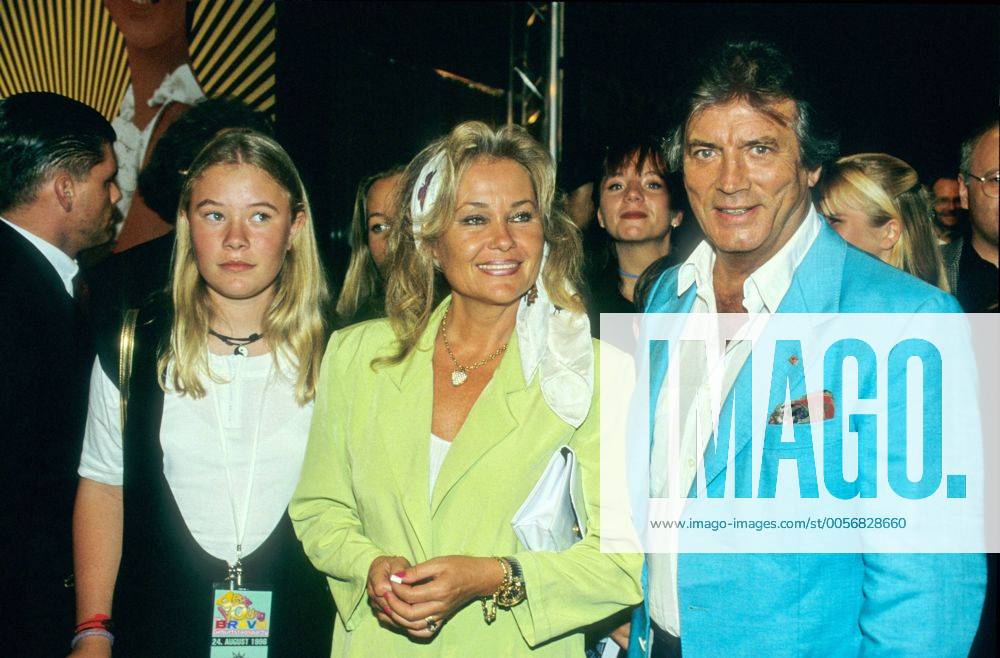 Pierre Brice mit Ehefrau Hella (Mi.) 08 96 kück Fernsehen TV Serie ...