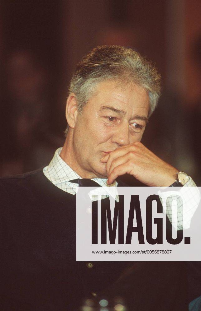 Björn Engholm 01 99 her Mann Politik SPD grauhaarig kurzhaarig Krawatte Hemd Strickjacke Jacke