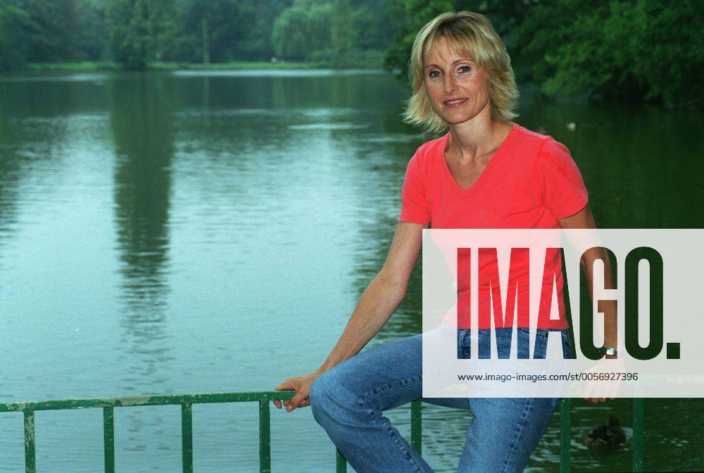 Alexa Iwan (TV-Moderatorin) 08 02 pp Frau Moderation TV Fernsehen Sender RTL Punkt 6 sechs Frühstü