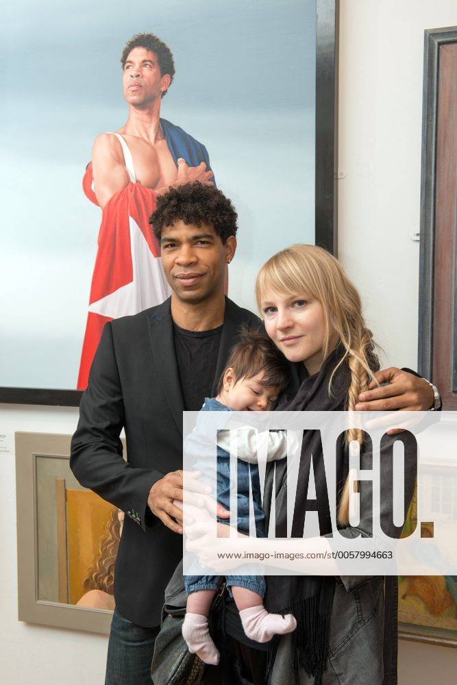 Ballet dancer Carlos Acosta with his fiancee Charlotte Holland and ...