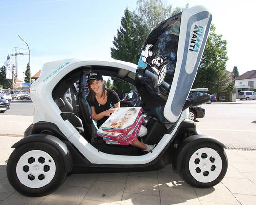 Pizza Avanti wird ökologisch Die Pizzen kommen jetzt elektrisch mit Twizzy oder Fahrrad Avamti will