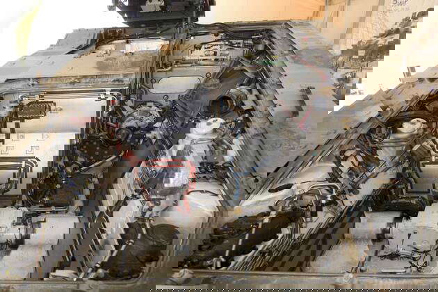 Camp Marmal, Masar-e Sharif, Der Boxer vor und in der Instandsetzung ...