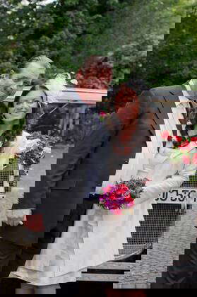 Das Brautpaar Schauspielerin Christine NEUBAUER (als Elfi Pollinger ...