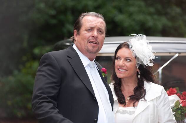 Das Brautpaar Schauspielerin Christine NEUBAUER (als Elfi Pollinger ...