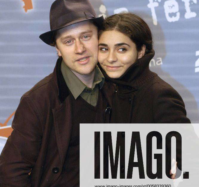 Adrian Topol mit Freundin Premiere von Free Rainer - Dein Fernseher lügt in der Berliner