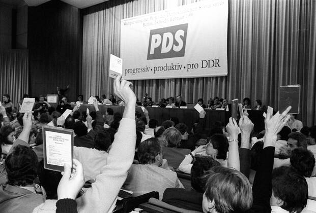 Erster Parteitag der Partei des Demokratischen Sozialismus in