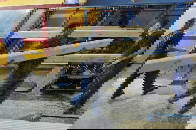 ITAR-TASS: MOSCOW REGION, RUSSIA. Workers are loading beams of glued ...