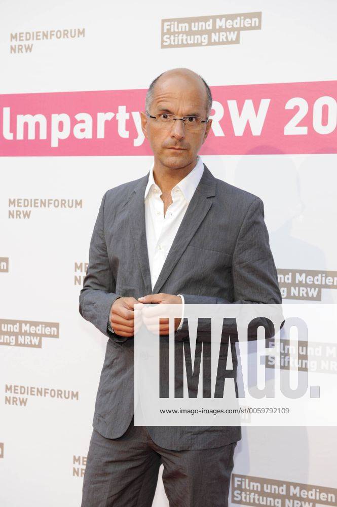 Der Schauspieler Christoph Maria Herbst posiert am 06.06.2013 in Köln auf dem roten Teppich zur