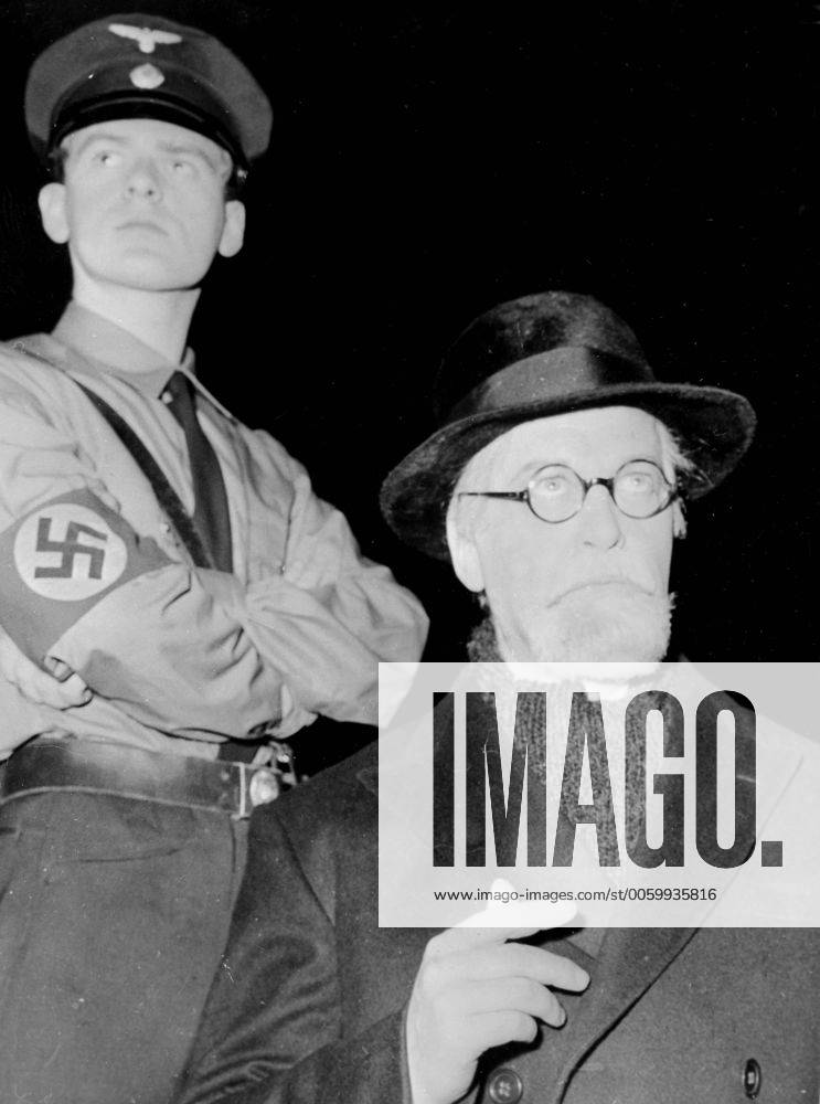 Paris : Close up of German actor Curt Jurgens ( right ) during the ...