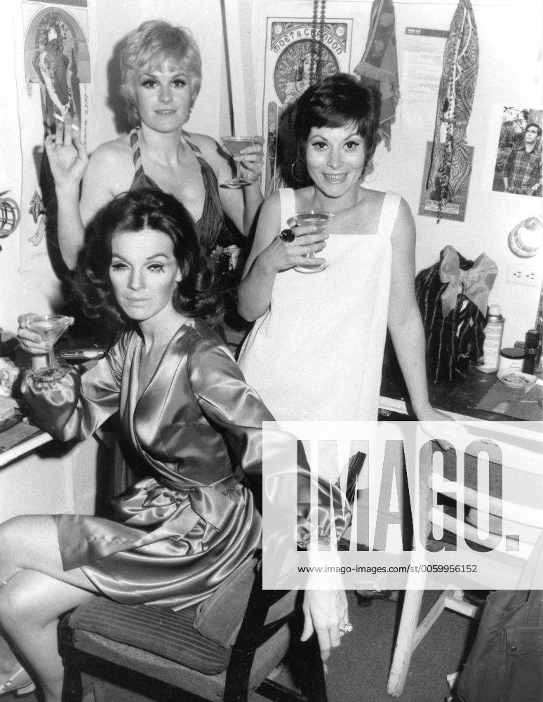 After the opening performance of Oh Calcutta members of cast Raina ...