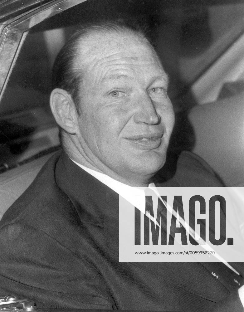 Mr Kerry Packer the Australian TV and newspaper magnate whose signing ...