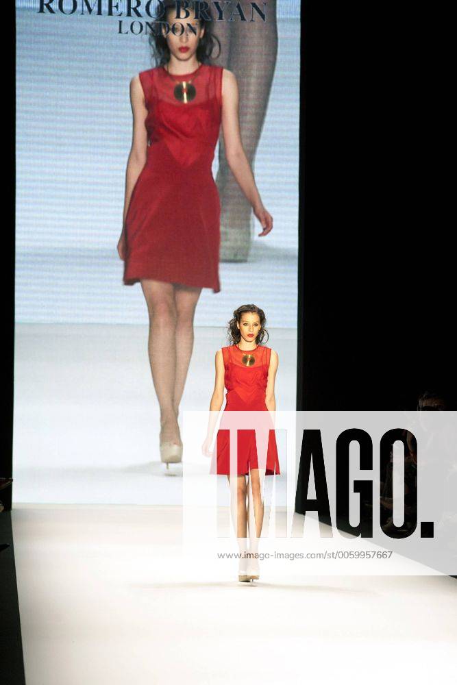 Model bei der Arrey Kono, Nadir Tati, Romero Bryan (Africa Fashion Day ...