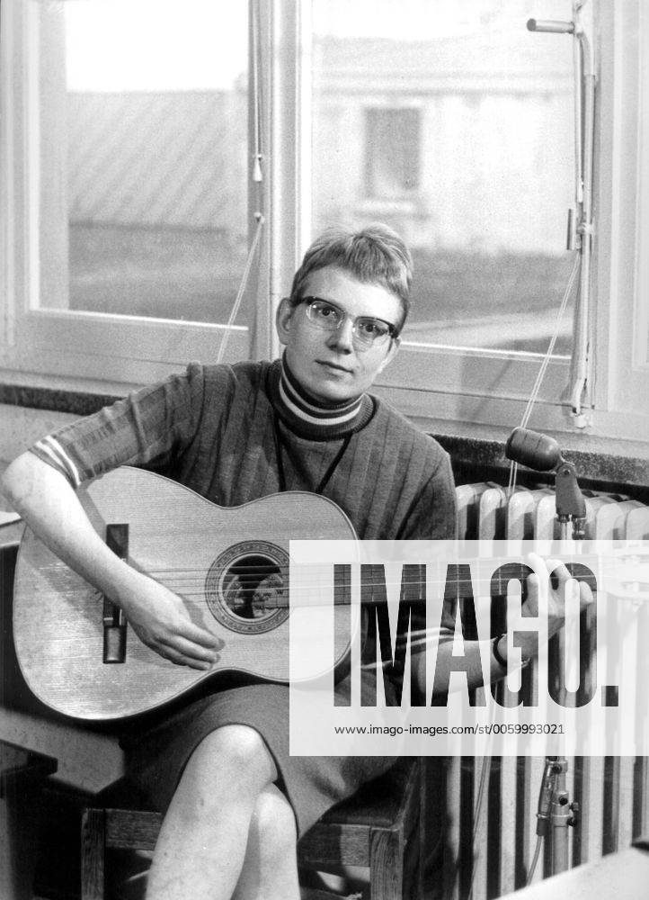 Jeanine Deckers The Singing Nun pictured just after she had given up ...