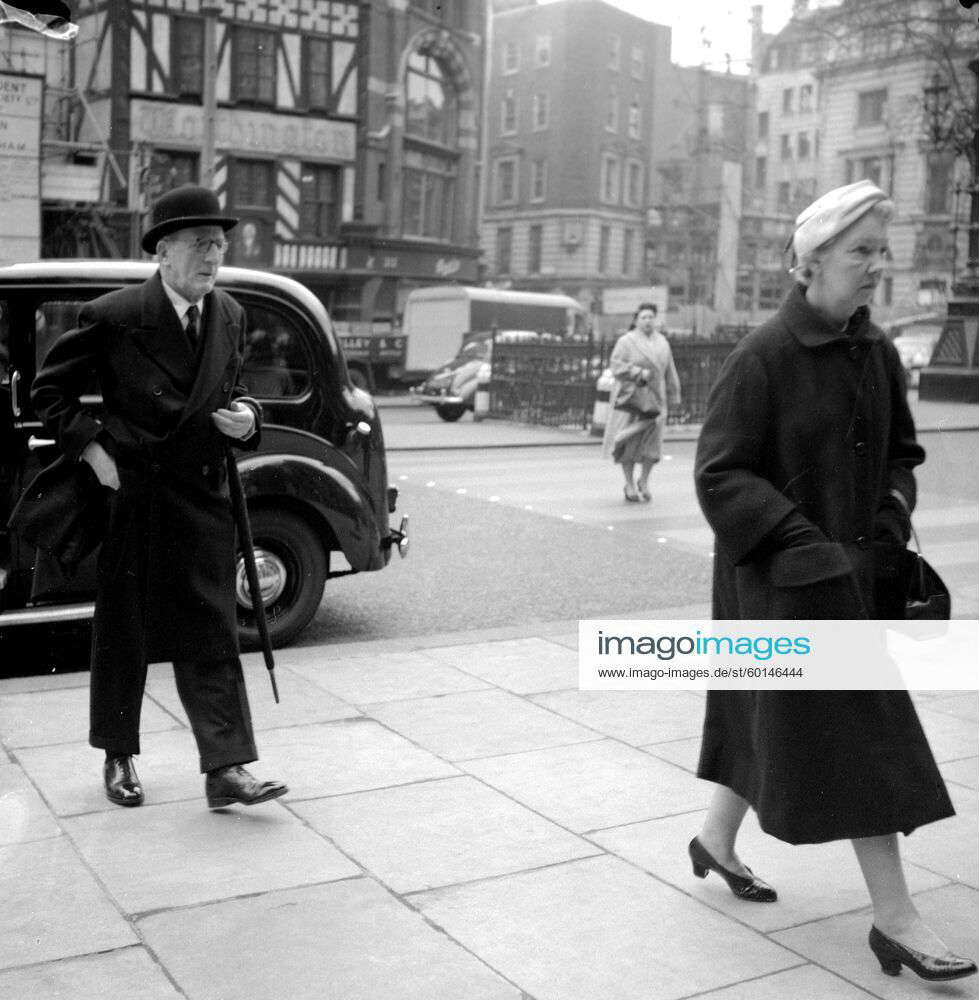 Sir Strati Ralli and lady Ralli arriving at court for hearing of Miss ...