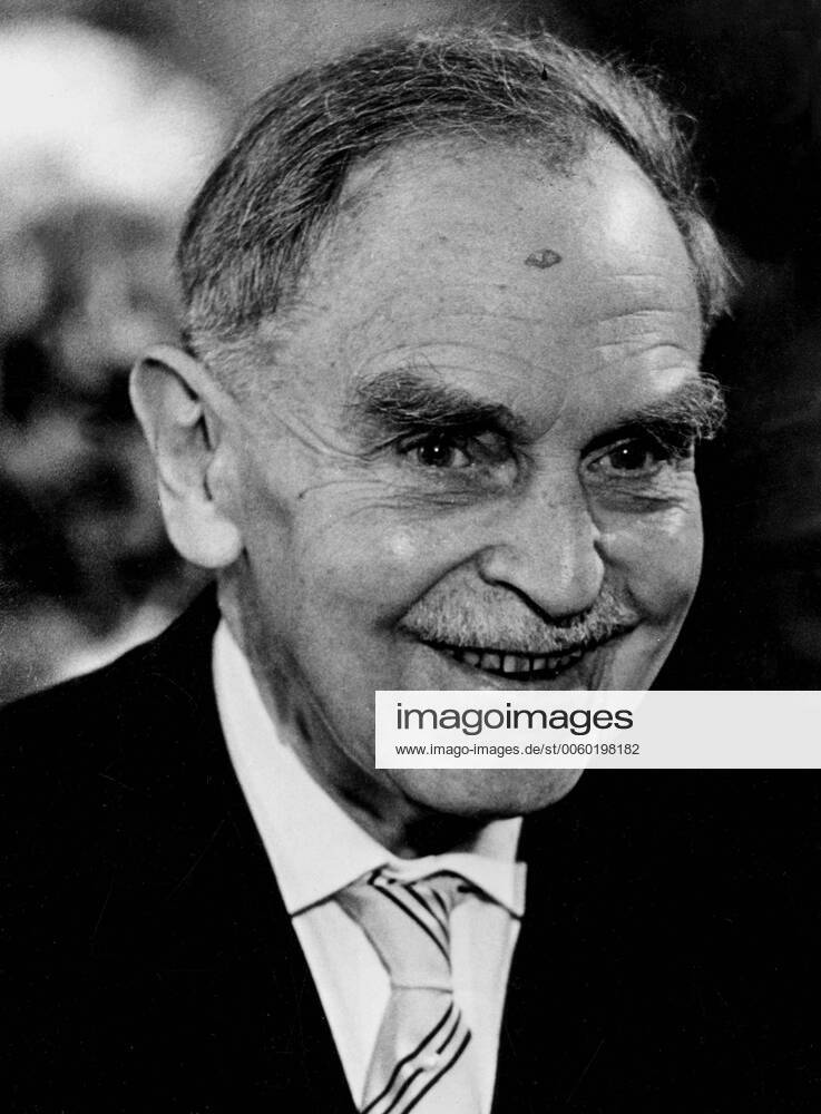 Professor Otto Hahn Nobel Prize winner. 6 March1964 Y