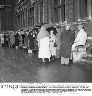 Dr John Bodkin Adams, accused of murder is brought before the ...