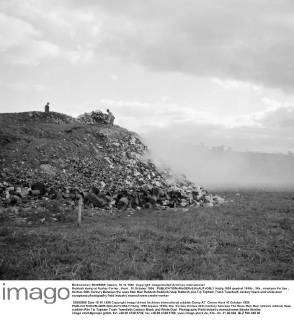Rubbish dump at Ruxley Corner , Kent . 10 October 1936 ., Ruxley Corner ...
