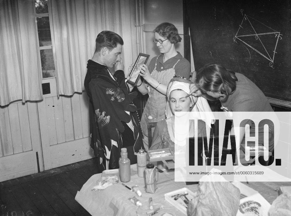 The Kerwin Players of Eltham , Kent . Actors playing the part of the ...