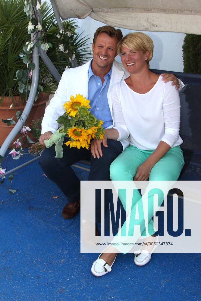 Johannes Kalpers mit seiner Freundin Tina in der ARD-Show Immer wieder sonntags am 11.08.2013 im