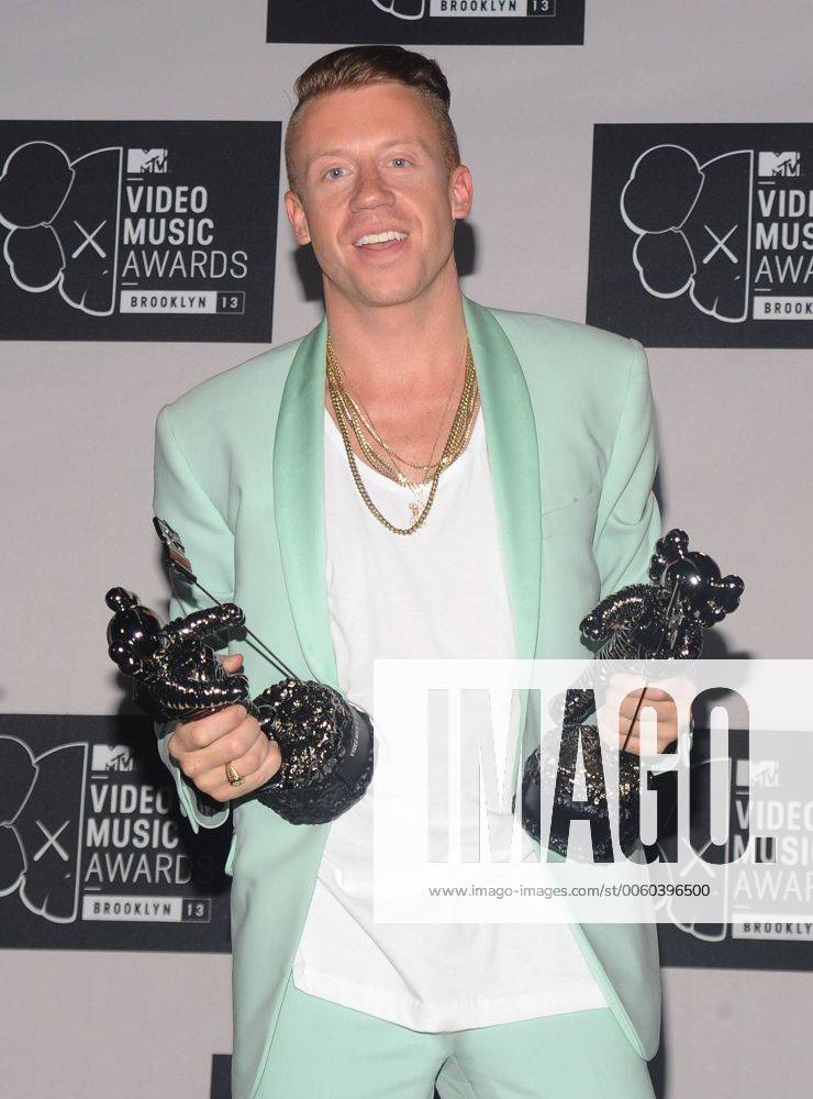 Macklemore 2013 MTV VIDEO MUSIC AWARDS PRESS ROOM Brooklyn NYPix