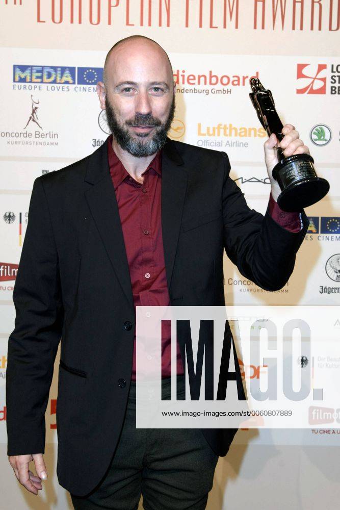 Asaf Sudry mit dem Award für die beste Kamera bei Lemale et Ha Halal An ...