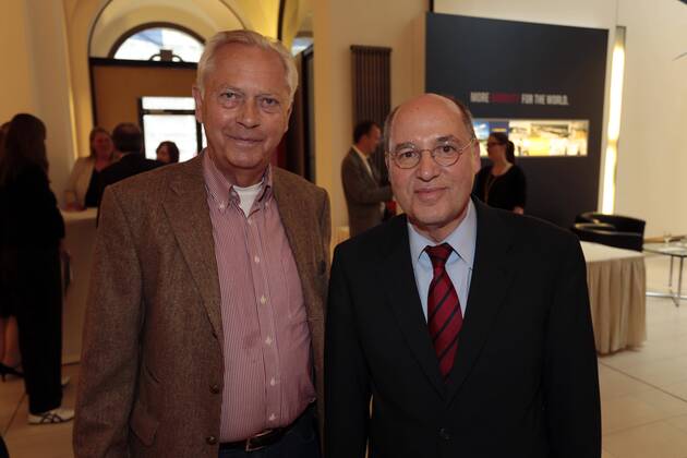 Gregor Gysi bei der Buchvorstellung Uwe-Karsten Heye und Hugo Müller ...