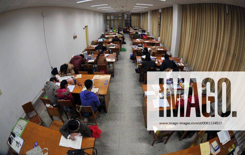 CHANGSHA, Feb. 24, 2014 - Students study in the library of Hunan Normal ...