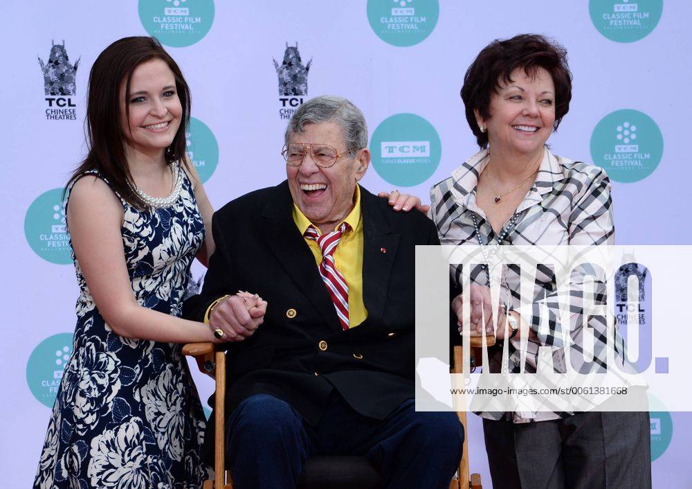 Actor Jerry Lewis pose with his wife SanDee Pitnick and their daughter ...