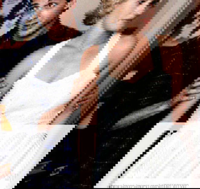 David (Corey Parker) und die verwandelte Lucy (Katherine Kousi). 1996 ...