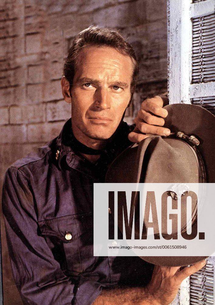 Charlton Heston Auch Major Matt Lewis haelt mit seinen US-Marines die ...