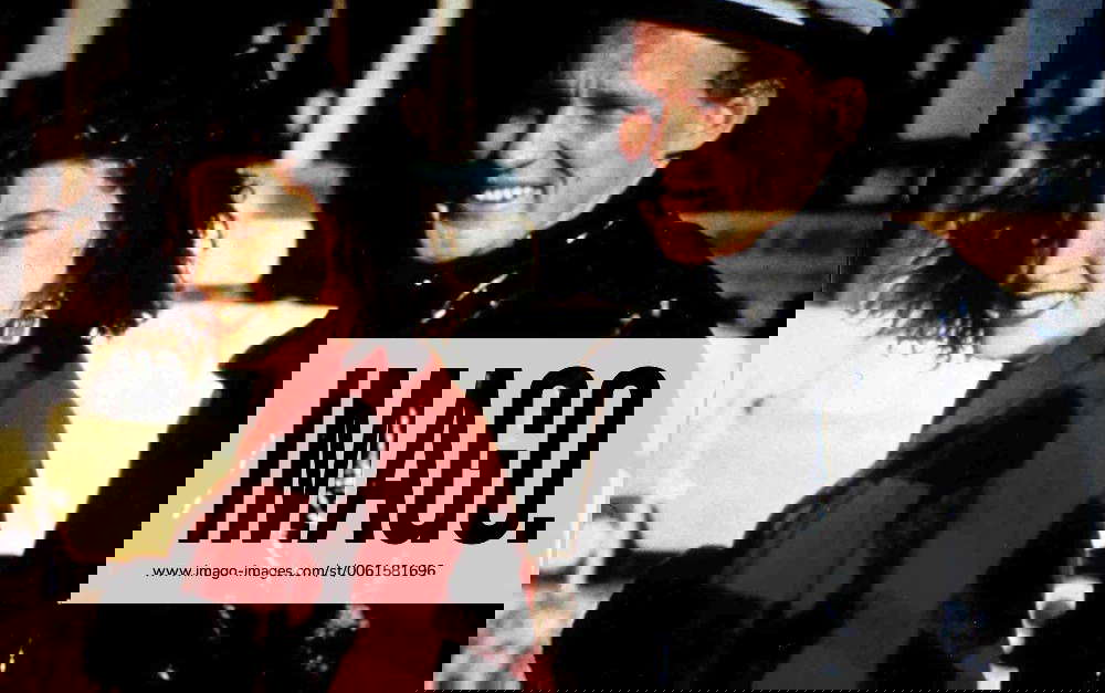 Alexandra Pigg, Peter Firth Die arbeitslose Engländerin Elaine ...