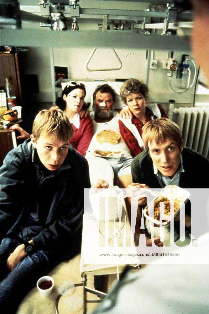 Vorn L: Julian (Llyr Evans), vorn R: Jeremy (Rhys Ifans) Hinten von L ...