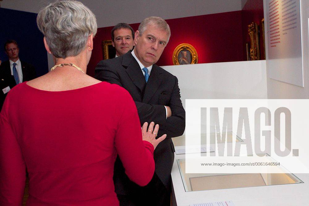 Prinz Andrew im Landesmuseum mit Museumsdirektorin Dr. Katja Lemke und ...