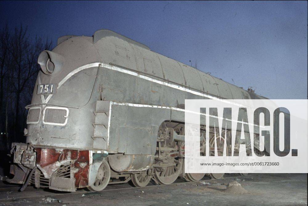 The glorious 1930s styled streamlined look in personified by this China ...