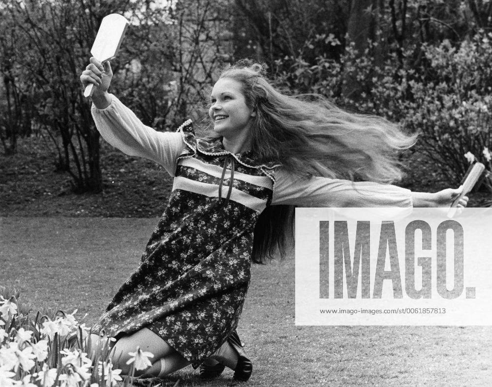 April 5, 1972 - London, England, U.K. - FIONA FULLERTON, born October ...