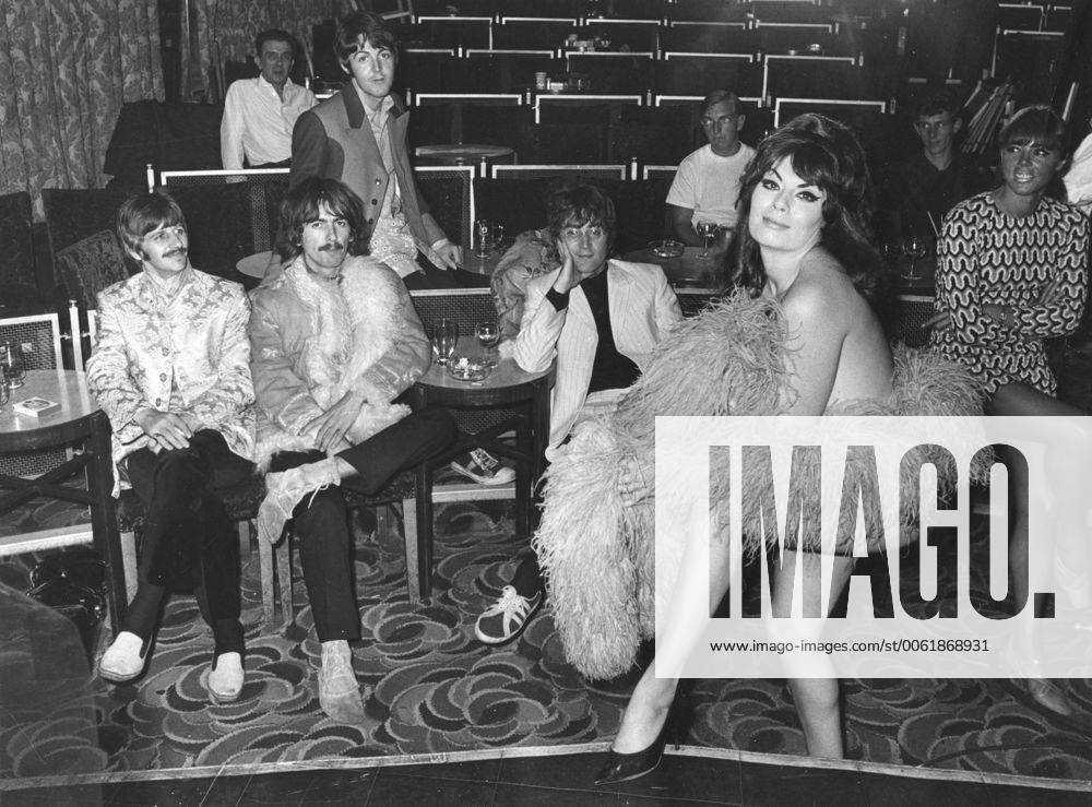 Aug. 9, 1969 - London, England, U.K. - Topless dancer JAN CARSON seen ...