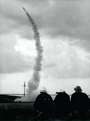 Aug. 08, 1957 - Space rocket start The first time after World War II a ...