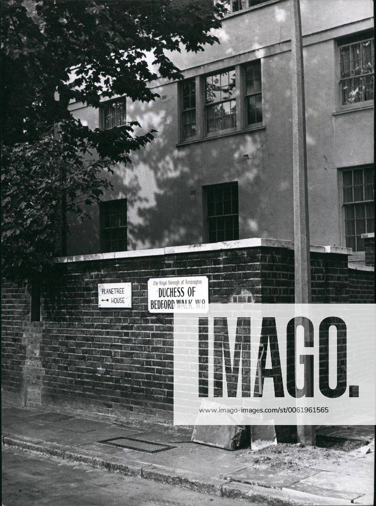 Oct. 10, 1962 - Alleged Spy Case Rendezvous: Duchess of Bedford walk ...