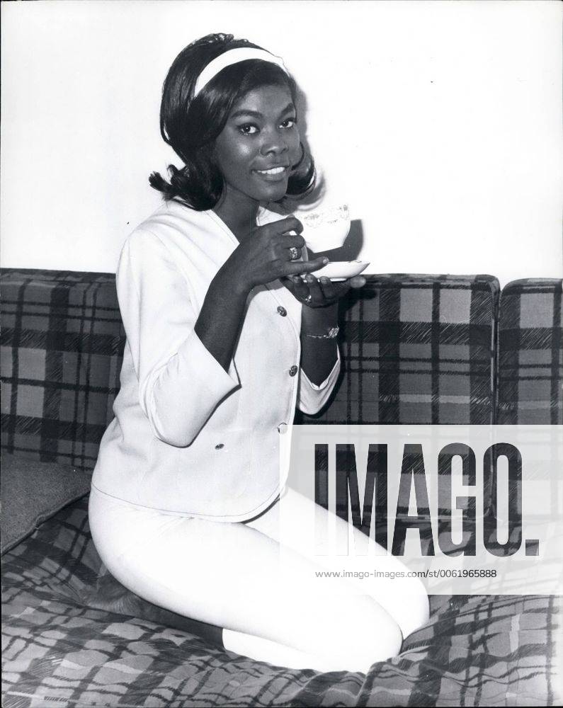 Dionne Warwick comes to London: 22-year-old American pop singer Dionne ...