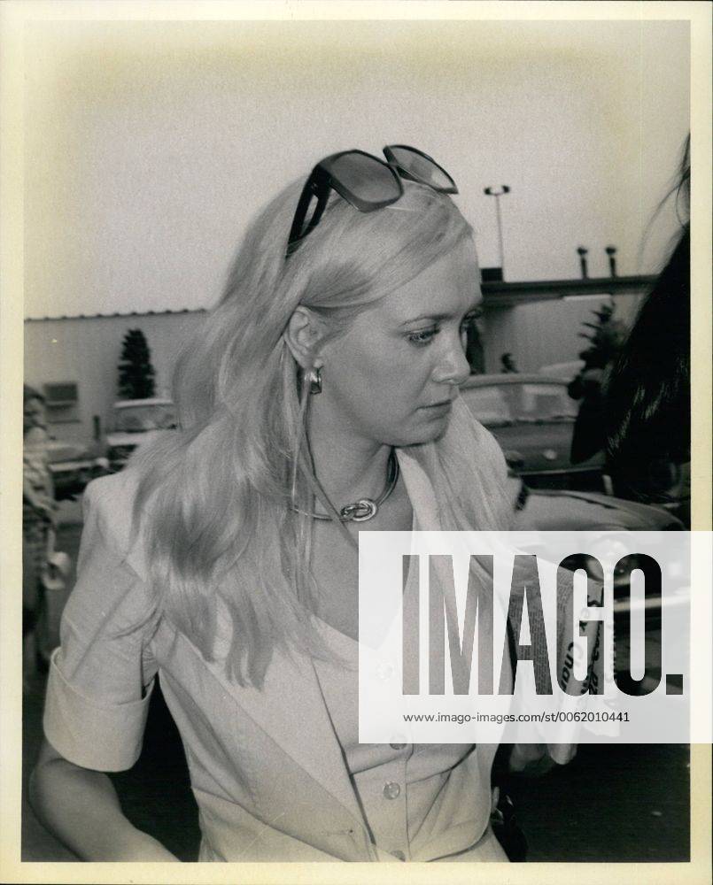 Jun. 06, 1976 - Elizabeth Ray, arriving from London at JFK