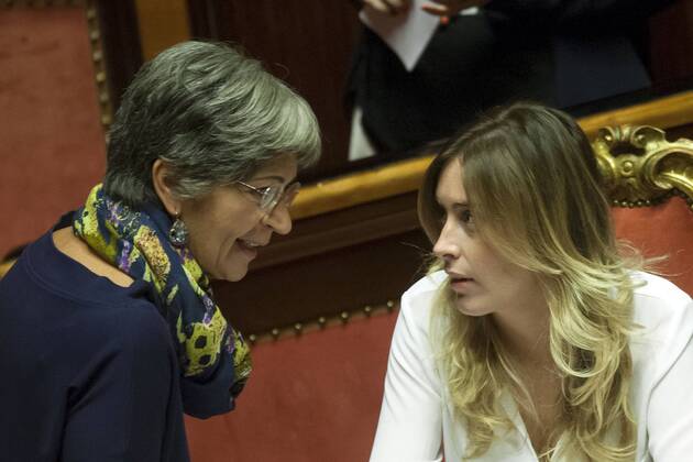 Anna Finocchiaro e Maria Elena Boschi - Debatte zur Verfassungsreform ...